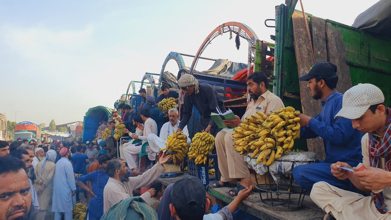 Ab banai har koi banana shake | banana International Market Islamabad ...