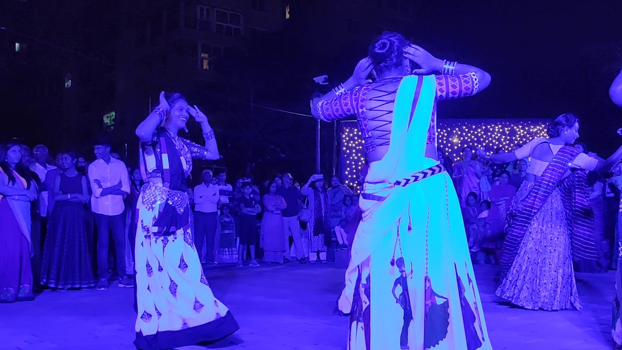 Garba dance on Dakla Song - YouTube