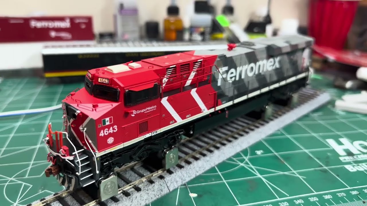Scaletrains Ferromex Zebra 4643 HO scale - YouTube