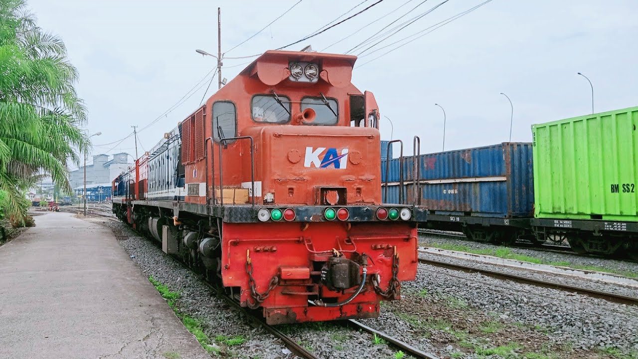 ENGINE SOUND LOKOMOTIF CC 202 - YouTube