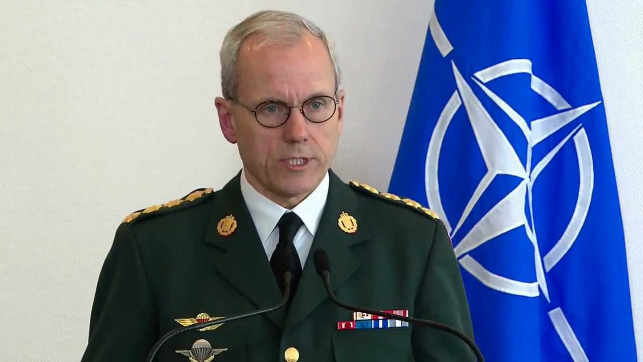 Press Conference Chairman of the NATO Military Committee (2/2) - YouTube