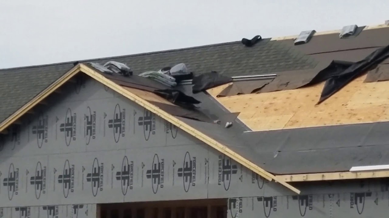 2020 [Bad Roofers at work] Poor roofers work ethics -This should NEVER ...