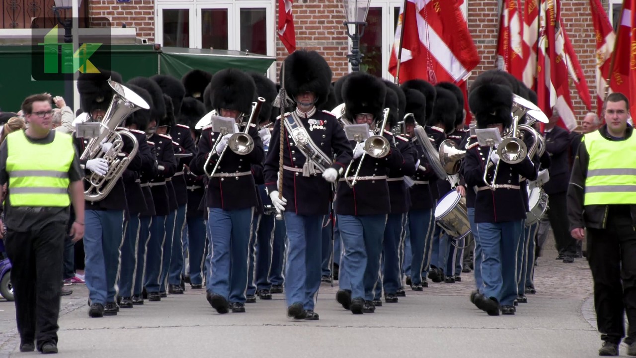 (4K) Den Kongelige Livgardes Musikkorps i Bogense - YouTube