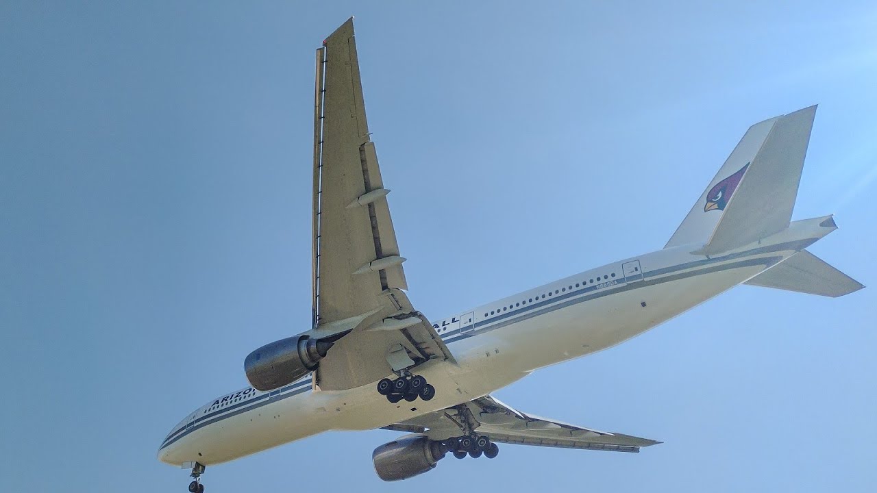 Arizona Cardinals (Gridiron Air) Boeing 777-232(ER) Landing in ...