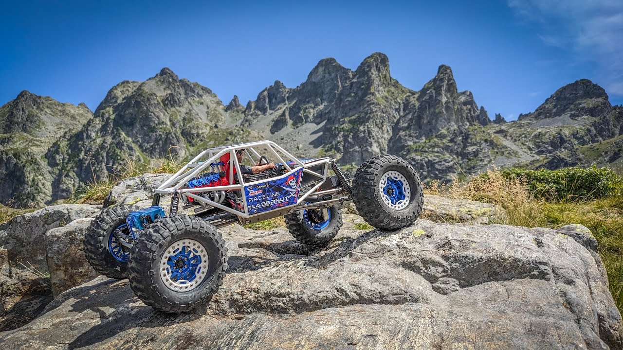 RC Speedy Axial Capra, crawling, Cramrousse, French Alps - YouTube