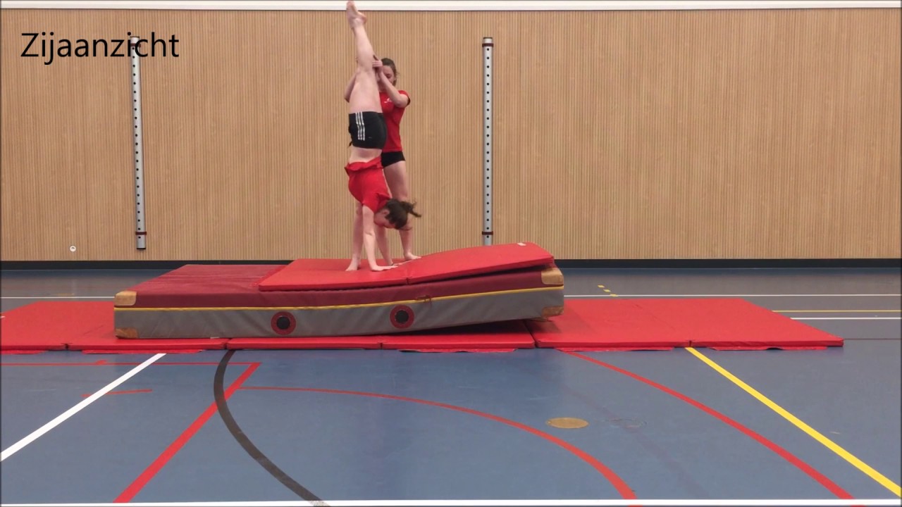 Voorbereidende oefening: Stut van verhoog met helper - YouTube