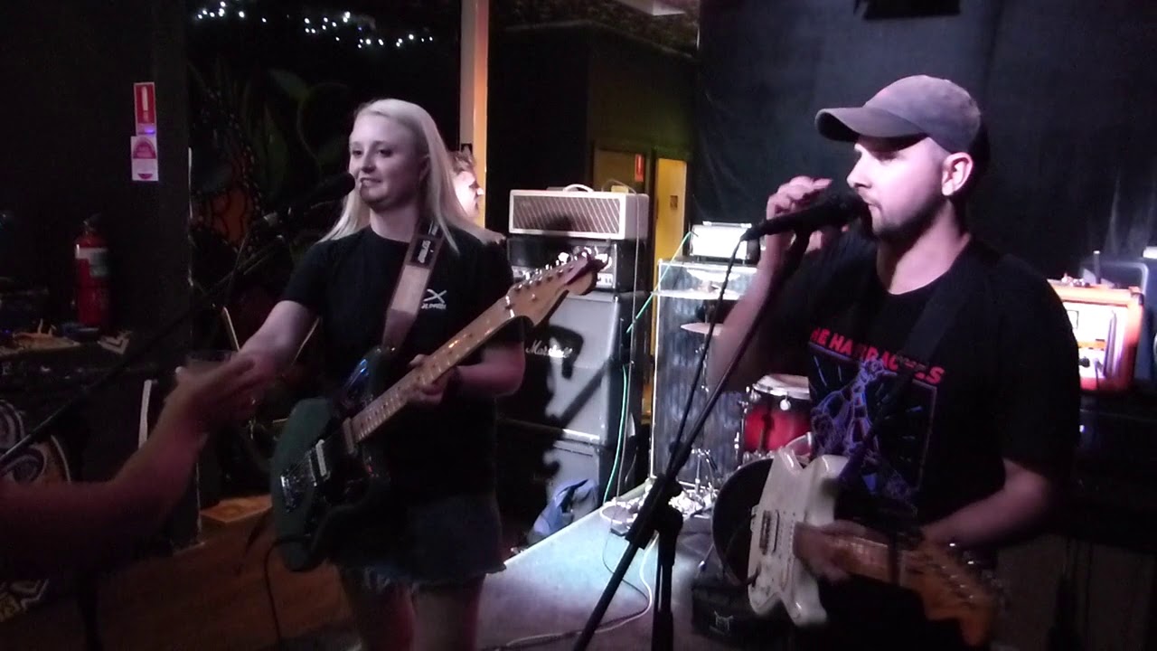 Vetty Vials - live @ Hideaway Bar, 15 November 2019, 1/2 - YouTube