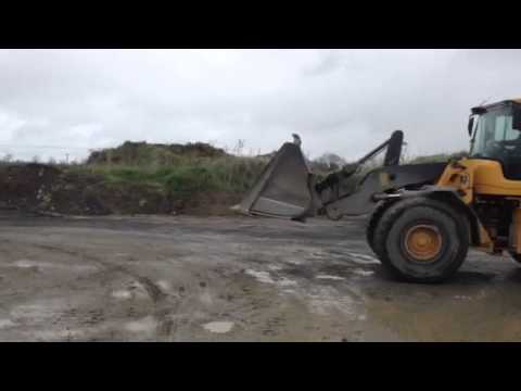 Wheeled loading shovel training - YouTube