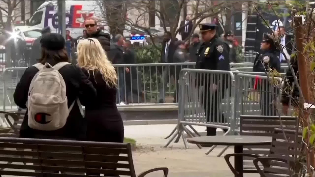 Man sets himself on fire near Trump trial courthouse in New York - YouTube