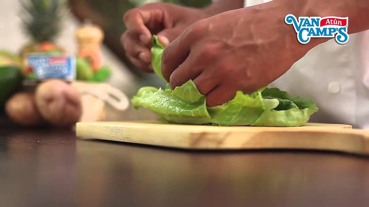 Cómo realizar un corte chiffonade por Van Camp’s - YouTube