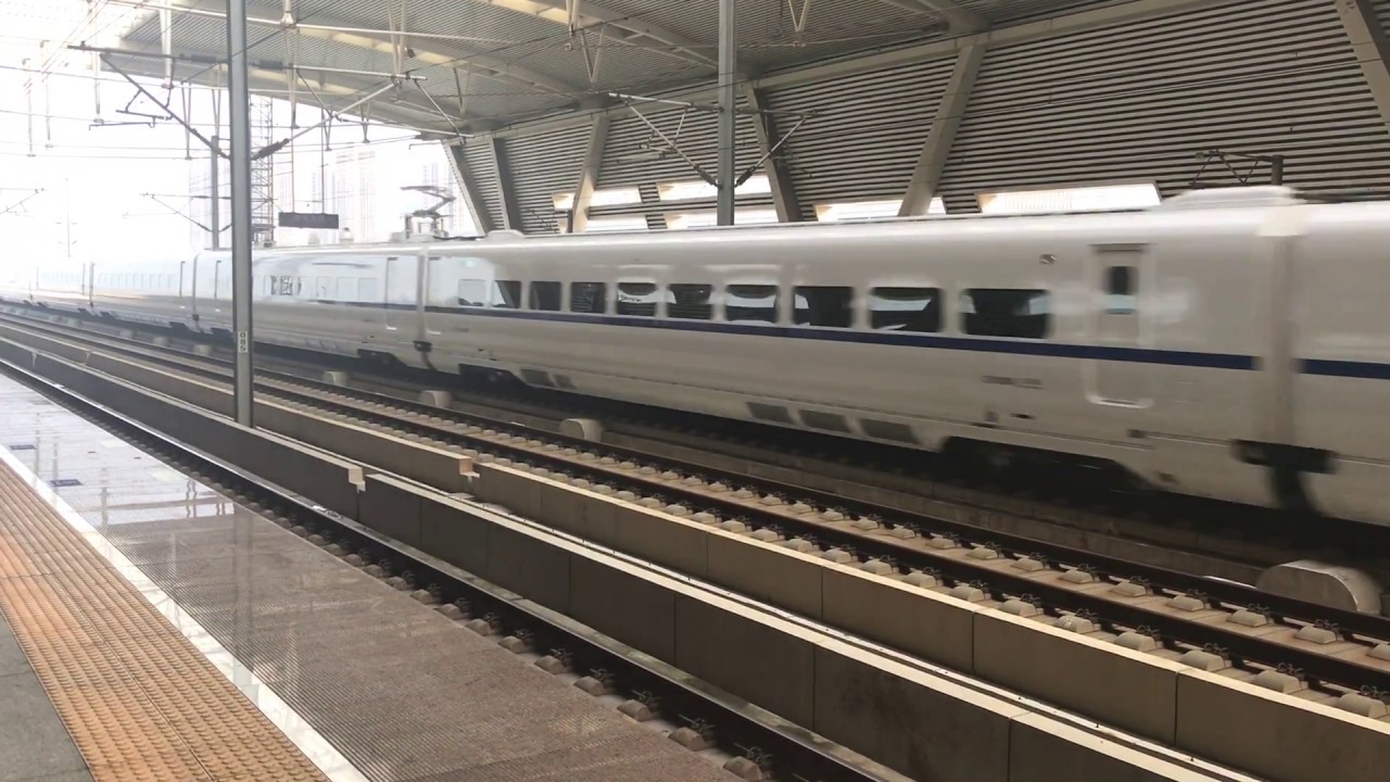 Chinese High Speed rail ---- CRH 2B passing by @~250km/h - YouTube