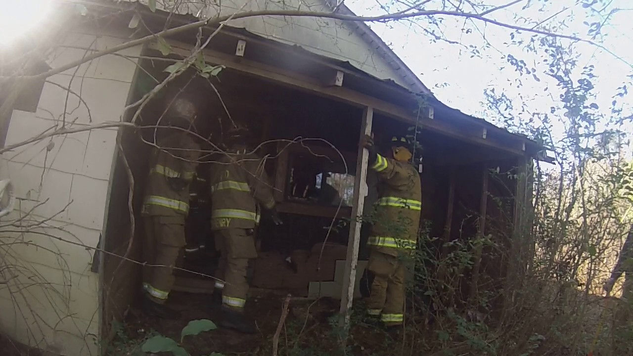 Using the Halligan Tool- one firefighter entry. - YouTube