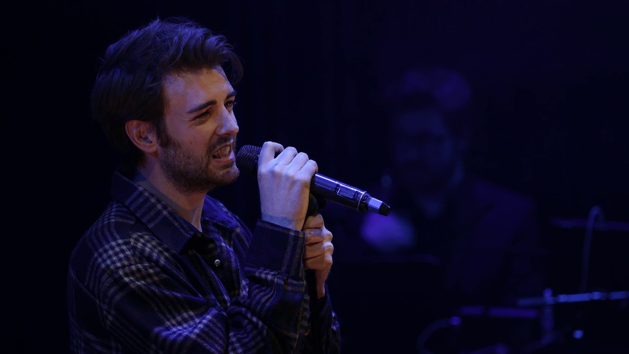 Simon Gordon- Shallow (Lady Gaga Cover) - YouTube