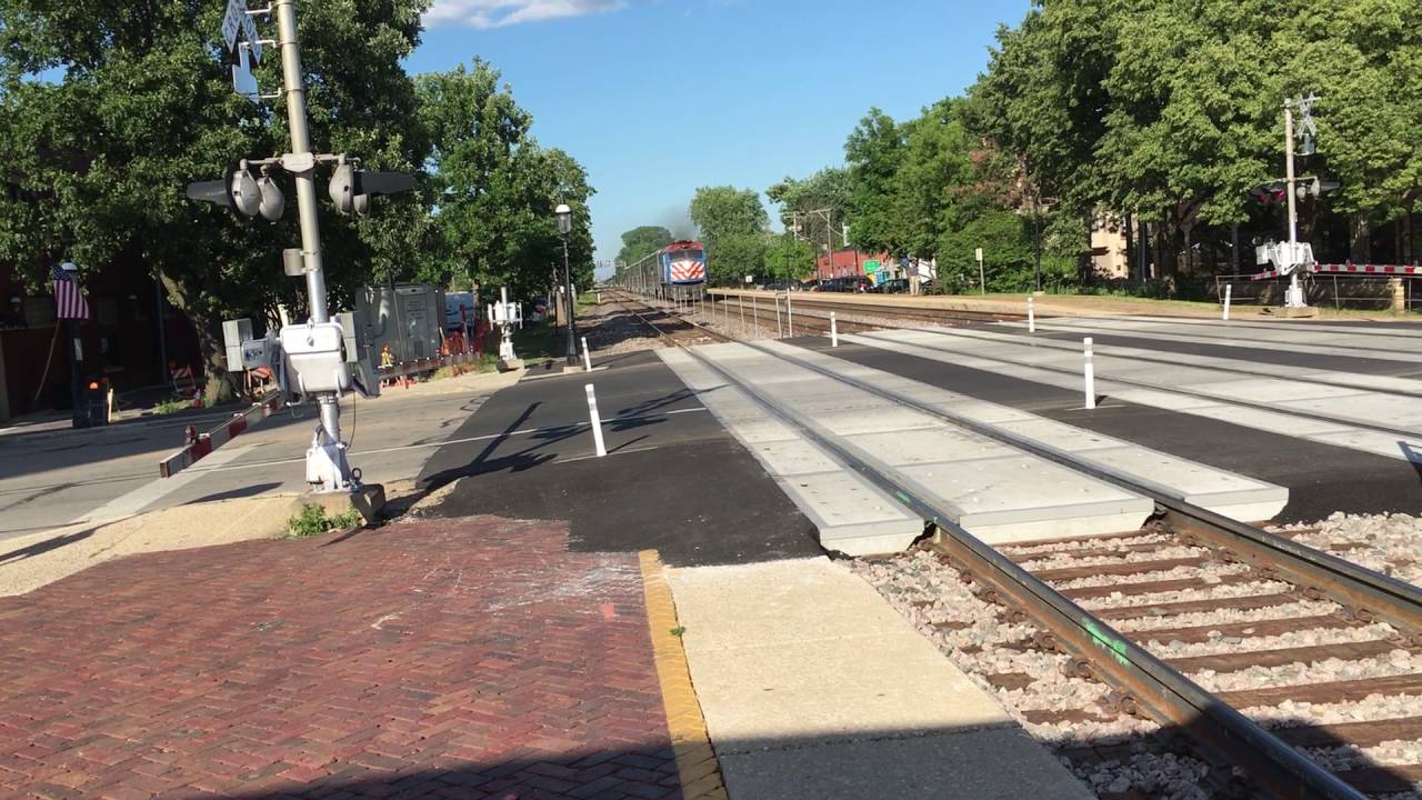 Outbound Metra 189 Express Passing Riverside IL - YouTube