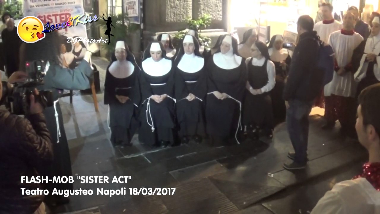 Flash Mob "Sister Act" - Napoli, Teatro Augusteo 18/03/2017 - YouTube