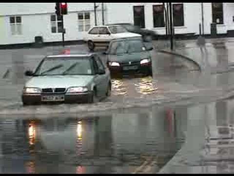 Local flooding in Calne - YouTube