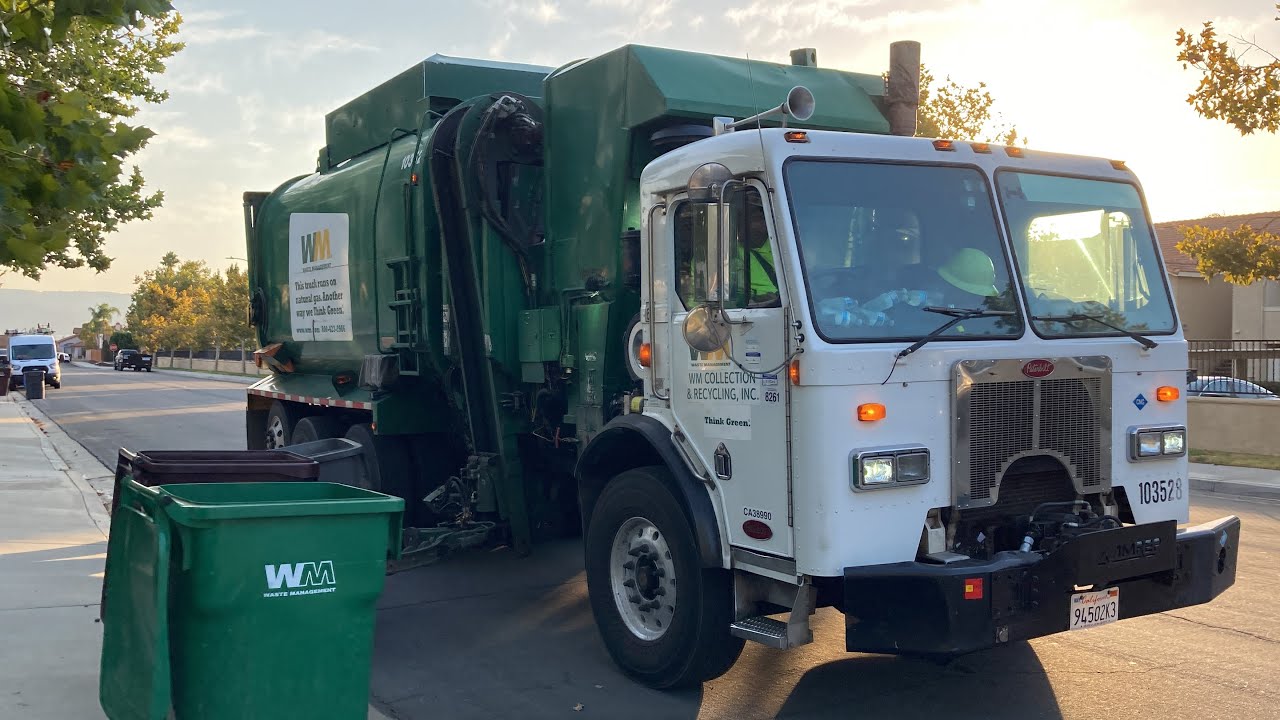 Waste Management CNG Peterbilt 320 Amrep revving on Recycling - YouTube