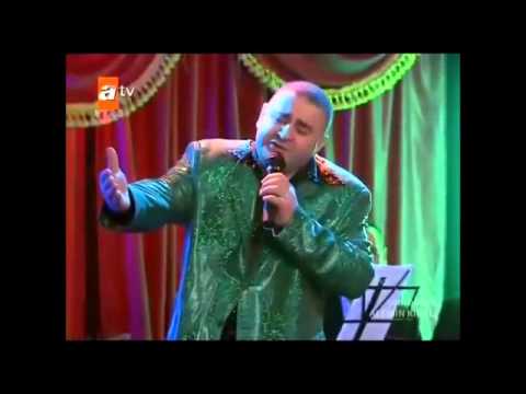 Şafak Sezer Yalnızım Dostlarım