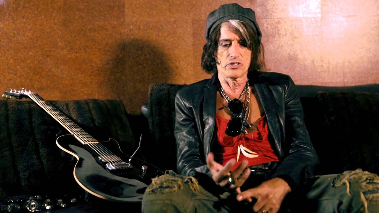 Musician's Friend interview with Joe Perry - YouTube