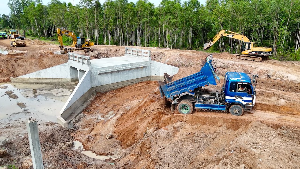 Continue Pouring Soil Bury Bridge Foundation Use Bulldozer, Excavator ...