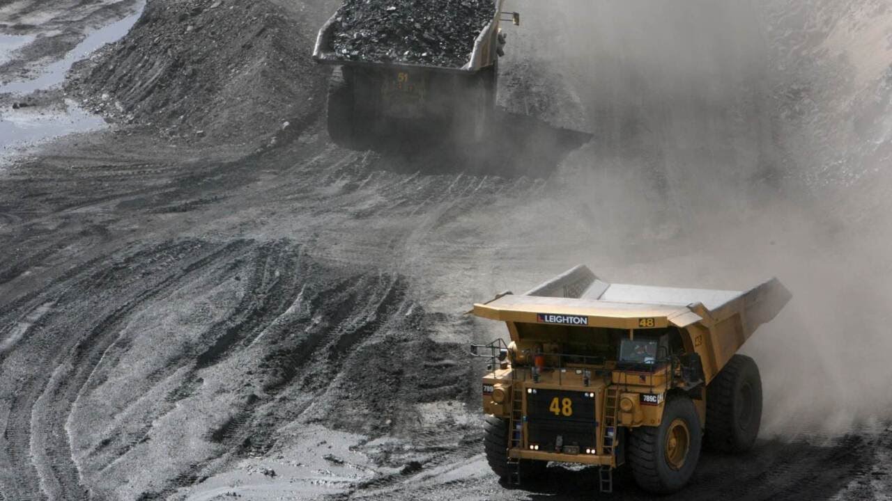 Fortescue executive turnovers draw concerns on credit rating - YouTube