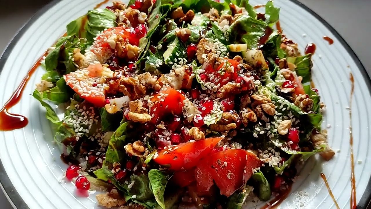 ΠΡΑΣΙΝΗ ΣΑΛΑΤΑ ΜΕ ΡΟΔΙ ΚΑΙ ΚΑΡΥΔΙΑ | Green salad with pomegranate and ...