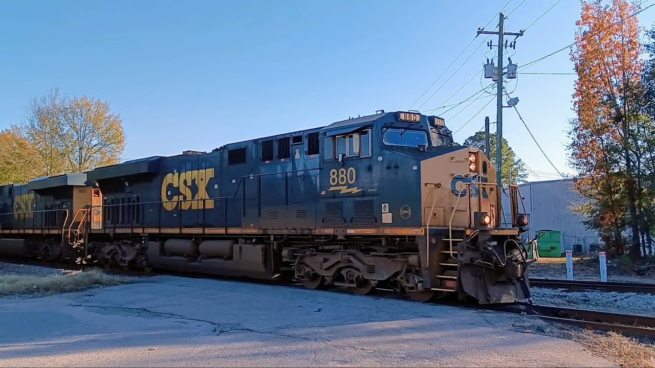 CSXT 880 leads CSX E319 at Devine Jct Columbia SC - YouTube