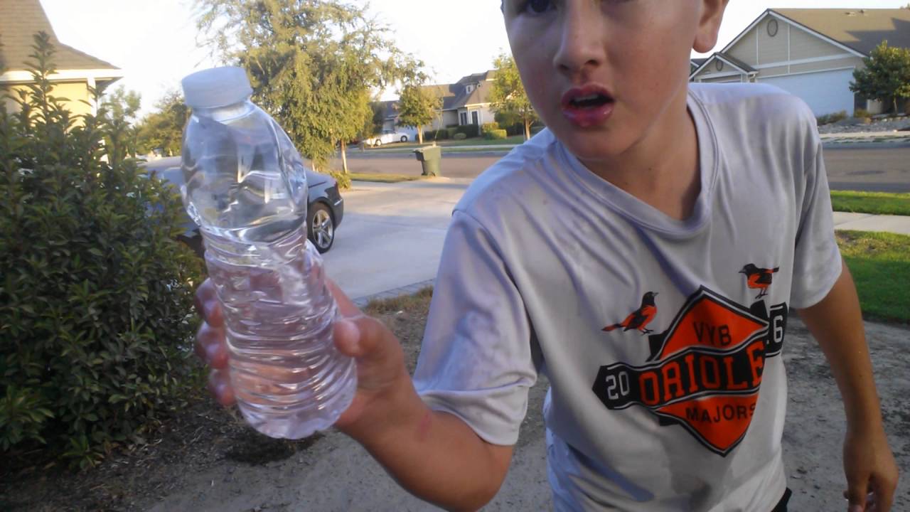 1 SECOND WATER BOTTLE CHALLENGE... fail - YouTube