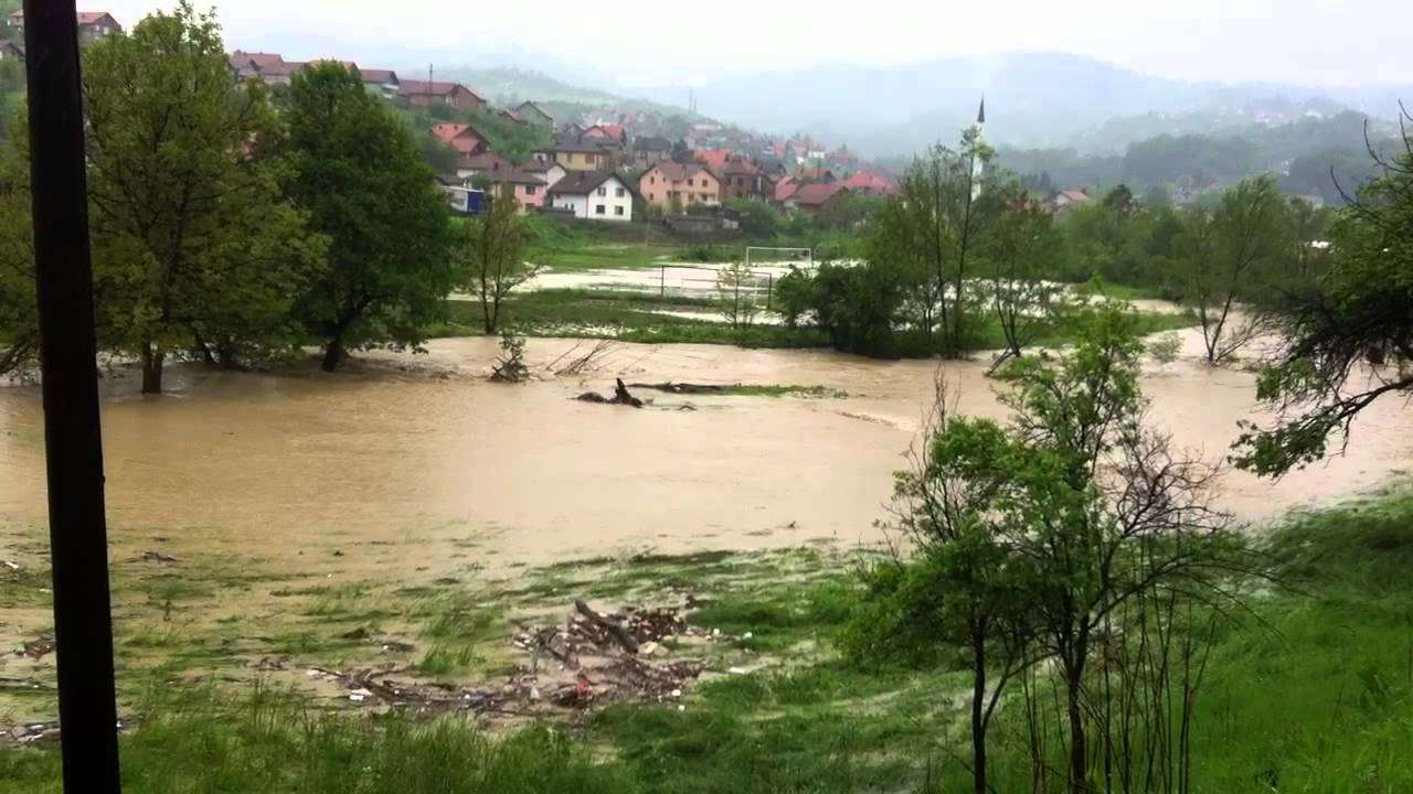 Tuzlainfo.ba - Poplava Simin Han (Stadion) (15.05.2014.) - YouTube