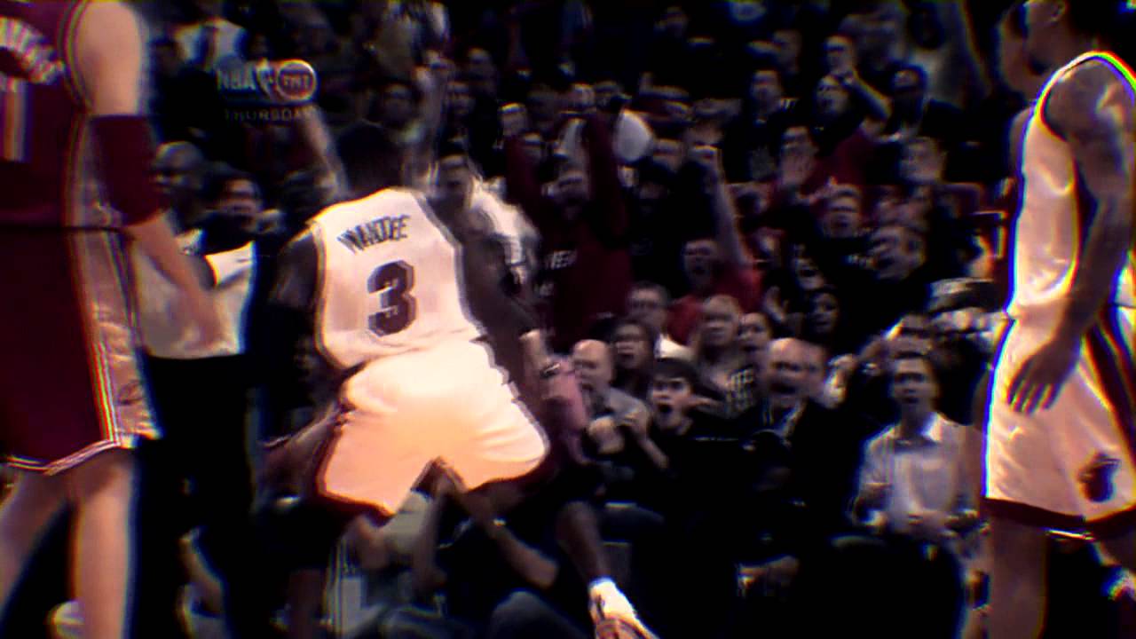 Dwyane Wade Dunk on Varejao (Vine) - YouTube