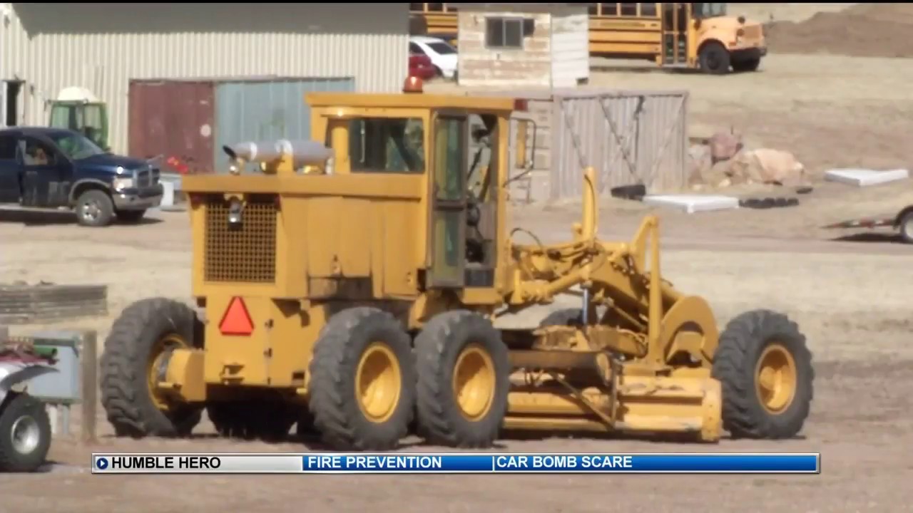 Hero grader credited with saving homes during Falcon Fire - YouTube