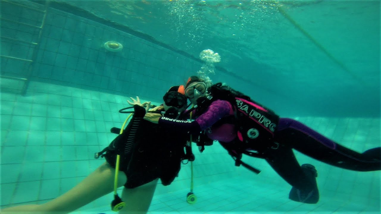 Fun Scuba Diving Pool Training Водолазна тренировка в басейн - YouTube