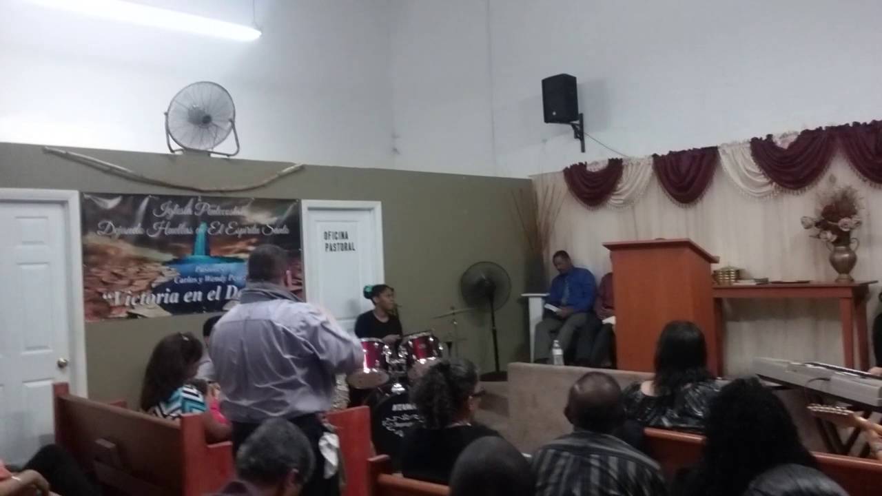 Roger Arroyo predicando en el 2do día 5to Aniversario Ministerial en ...