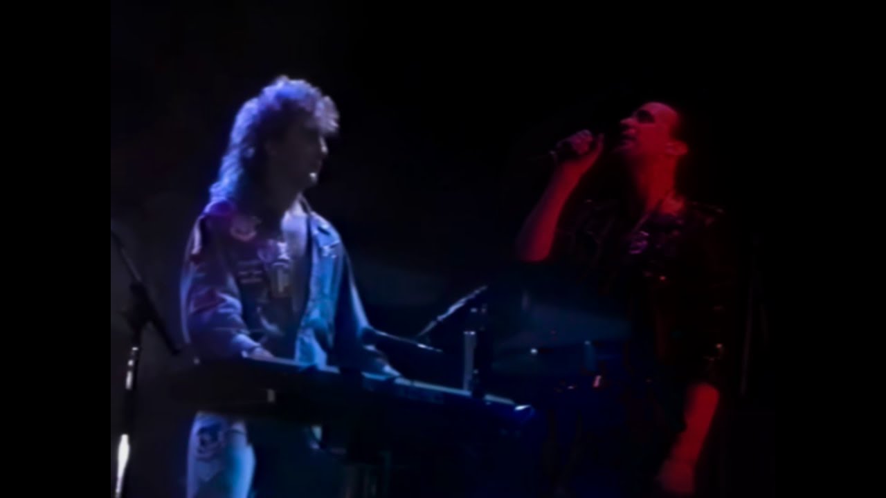 Saga - Wind Him Up - Live at The Sporthalle - 1988 - YouTube