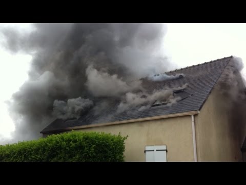 Incendie d'une maison - YouTube