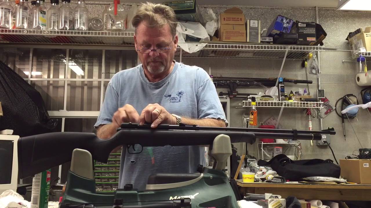 Benjamin Maximus cleaning - YouTube
