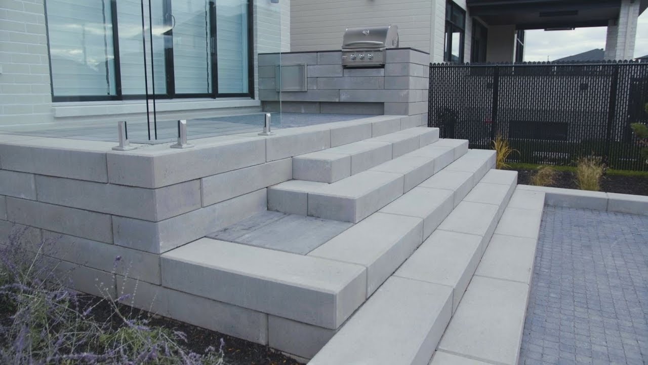 Construction d'un patio surélevé sur une fondation perméable - YouTube