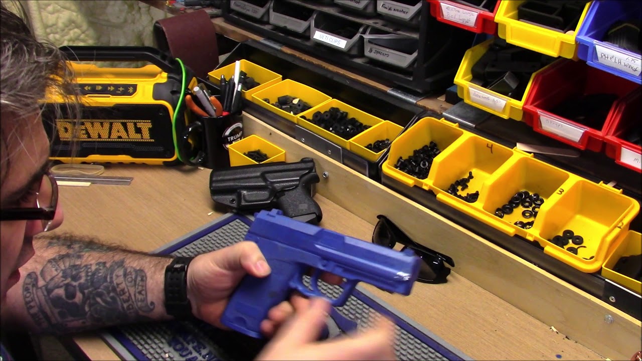 WORKING AT THE GUN SHOP - YouTube