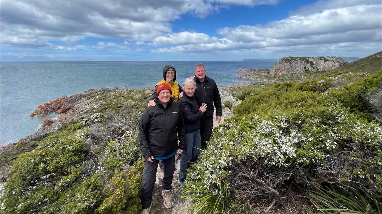 Roads in Tasmania (47) Oct 2023 Day trip Rocky Cape lighthouse , North ...