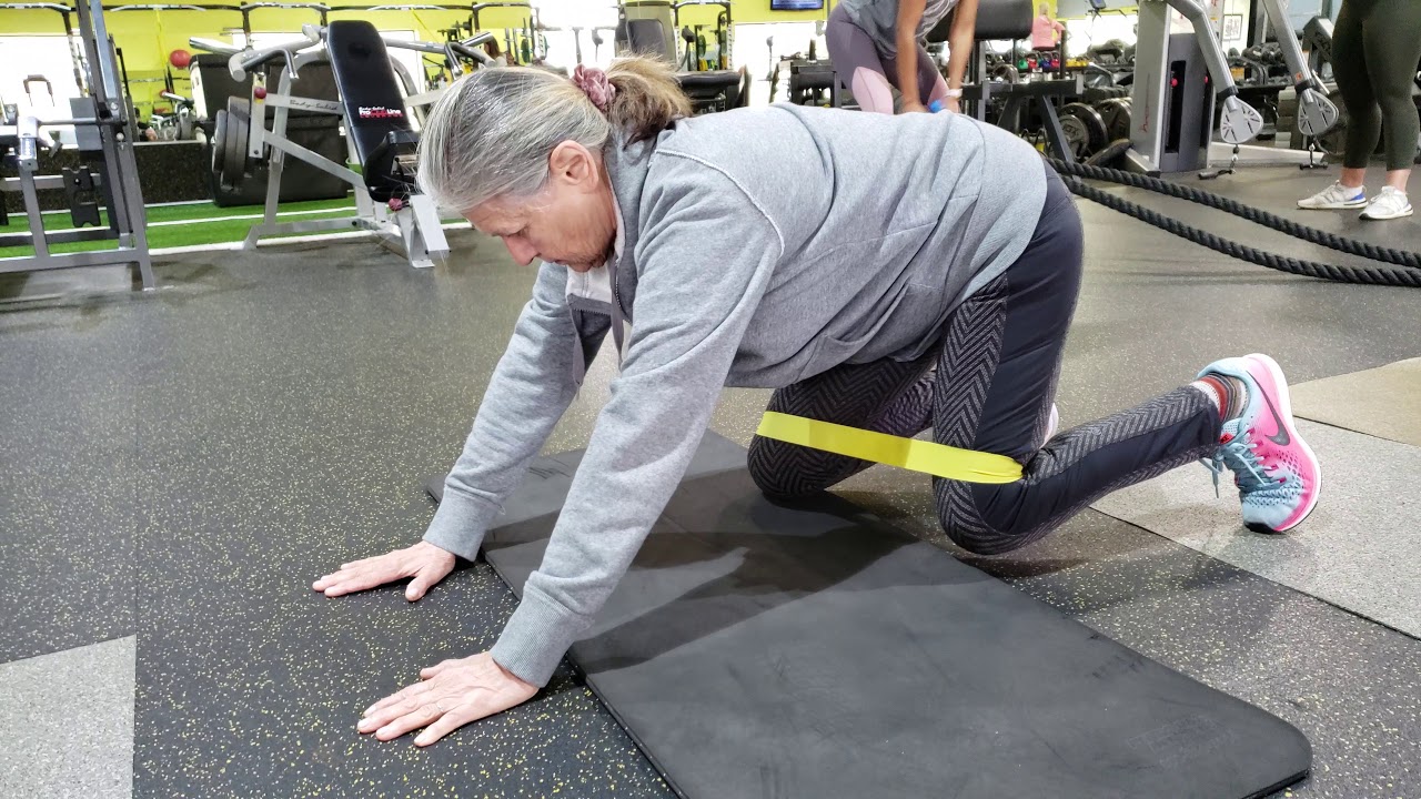 1 leg bear squat with band - YouTube