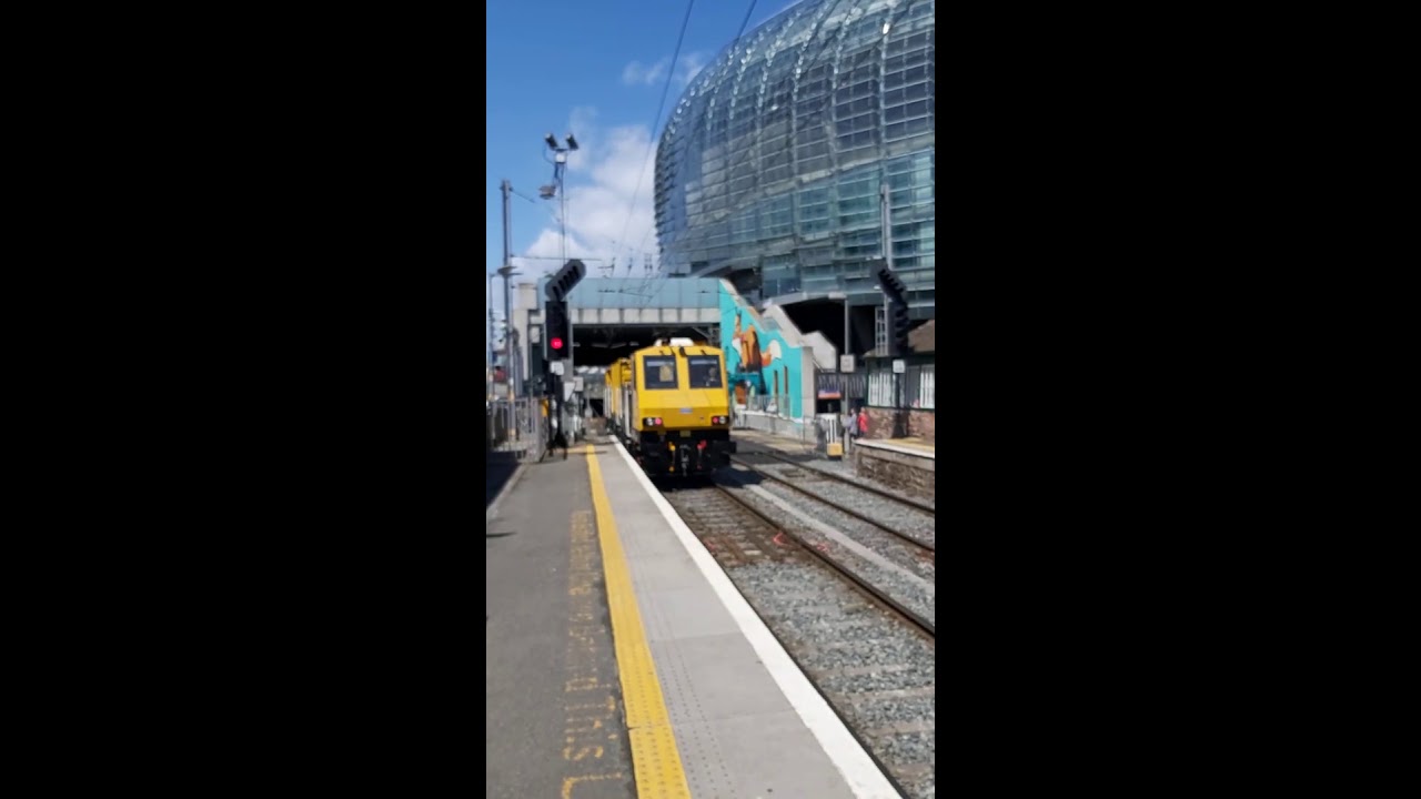 MPV 790 sperry train passing landsdown road bound for north wall - YouTube