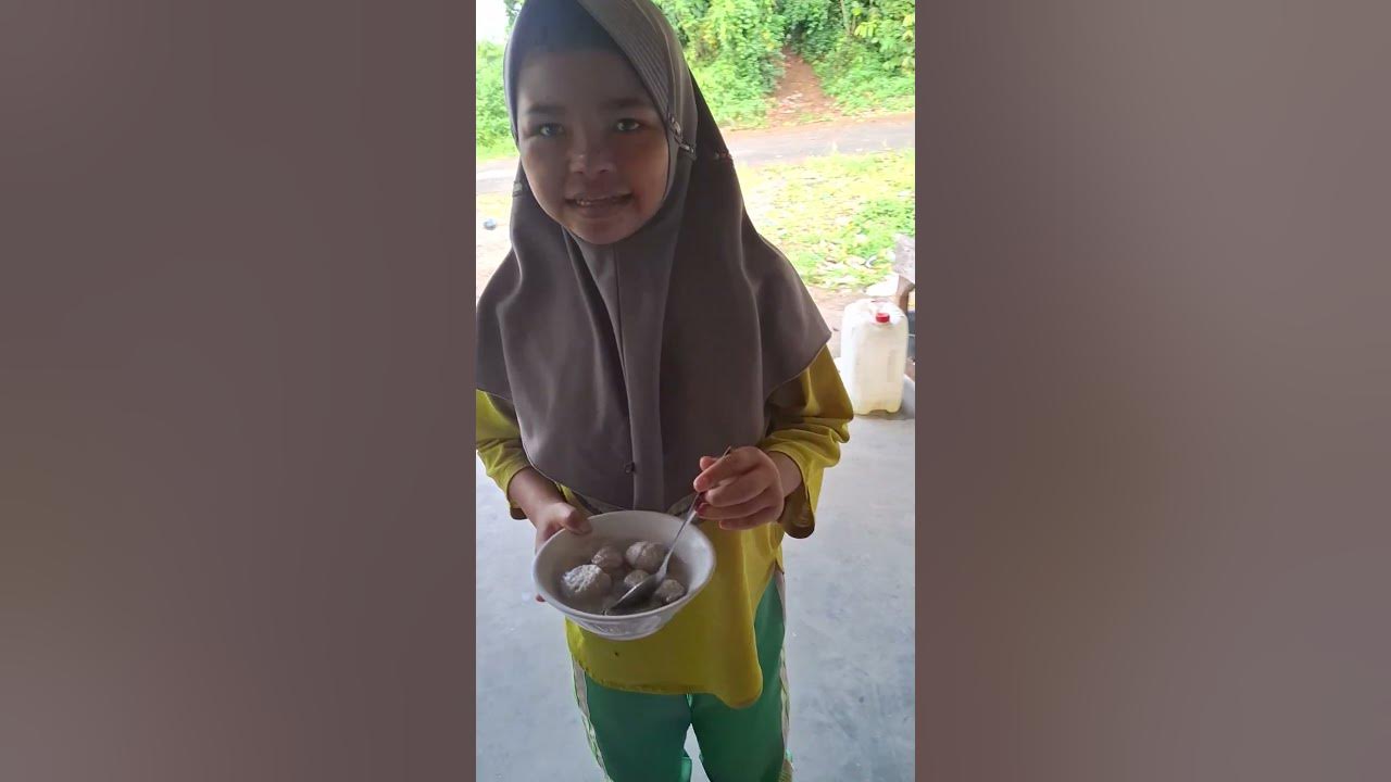 Resih lagi jajan baso #trendingshorts - YouTube