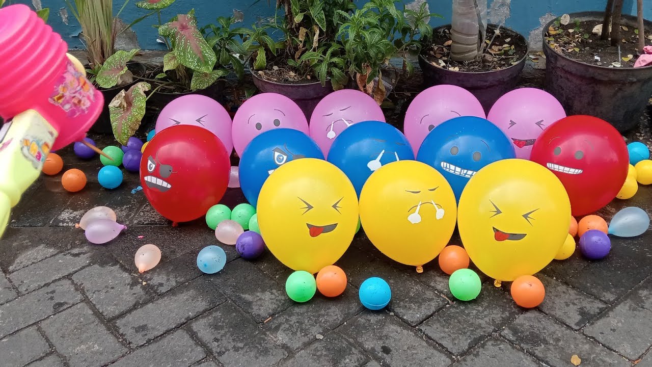 WOW !! MELETUSKAN DAN BELAJAR WARNA BALON KARAKTER EMOJI LUCU | Popping ...