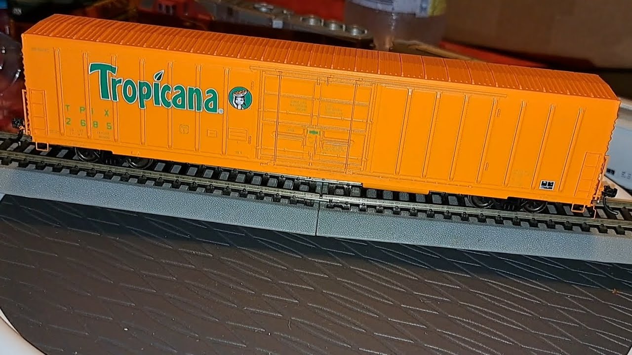 REVIEW: SCALETRAINS (EXACTRAIL "PLATINUM SERIES") HO SCALE PC&F BEER ...