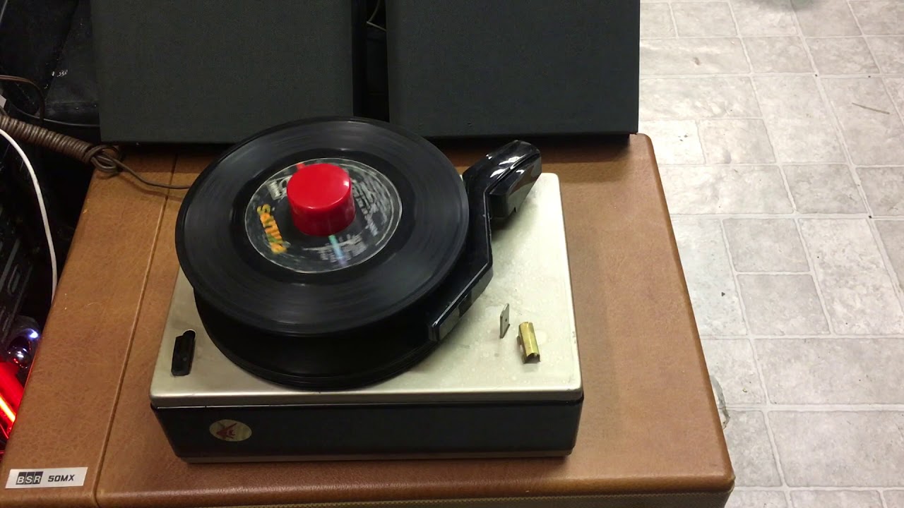 Vintage Crescent 45rpm record changer - YouTube