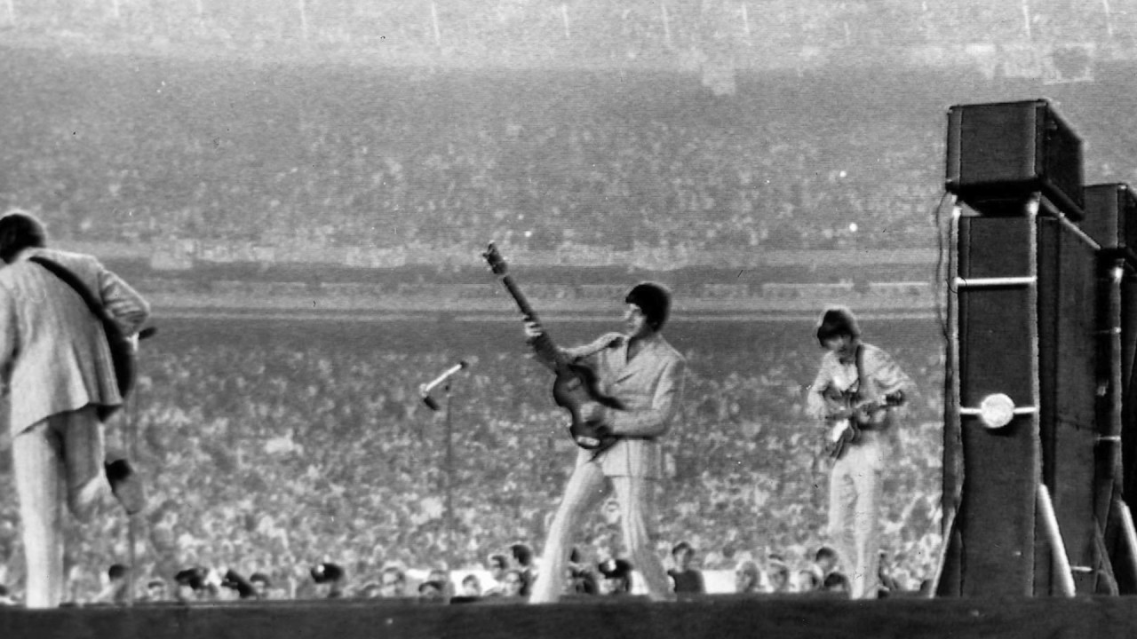 Beatles Fans Outside Shea Stadium 8/23/1966 - YouTube