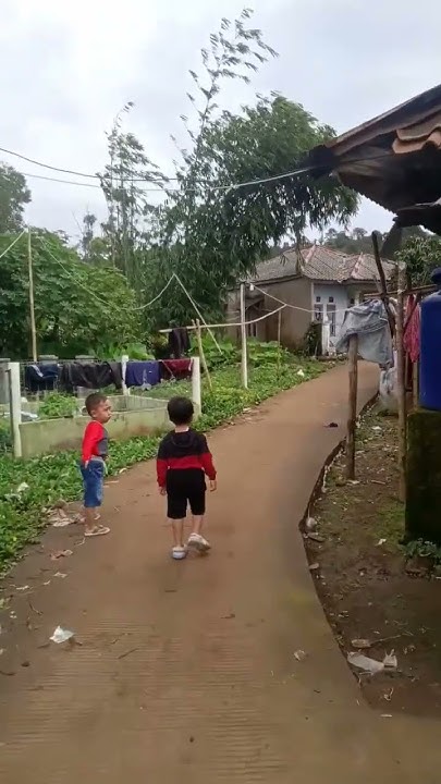Jalan jalan di sekitaran kampung bareng bocil bocil🥰 - YouTube