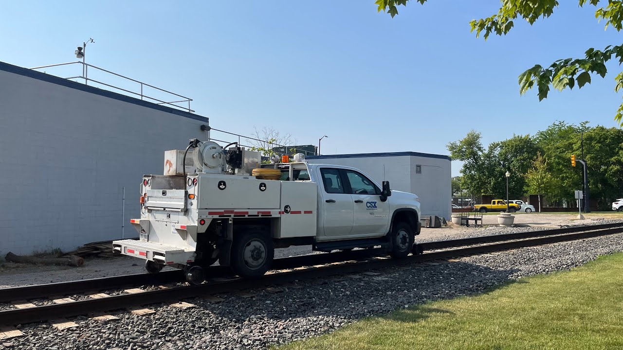 csx hi-rail in downtown holland - YouTube