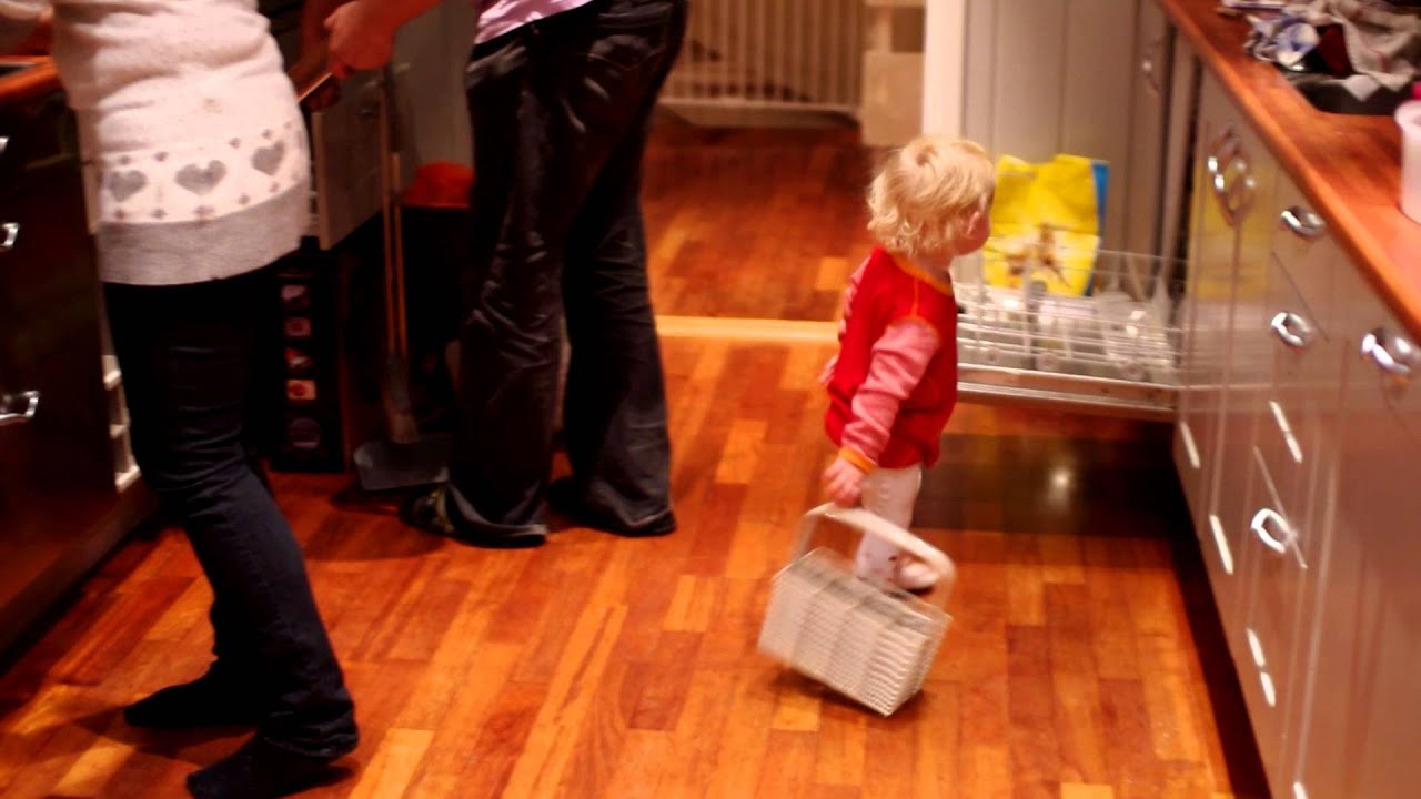 oppvask rydde jente:P - YouTube