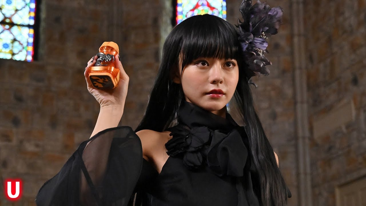 Kamen Rider Dark Aguilera Queen Bee Genome - YouTube